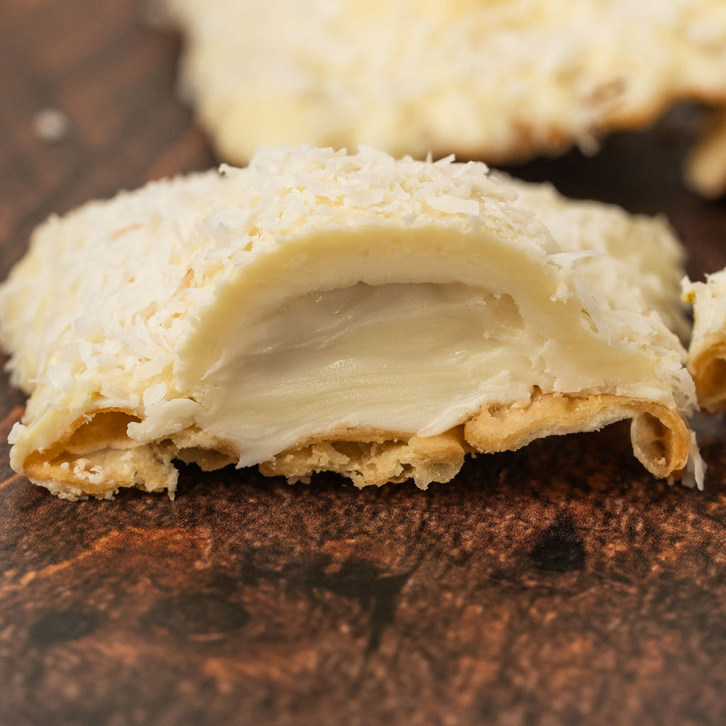 Crisp fried pastries with chocolate and coconut 500g + Piping bag 200g