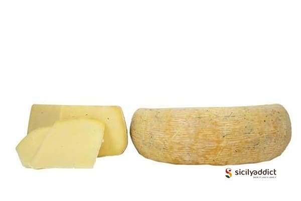 Pecorino dei Nebrodi primo sale | SicilyAddict